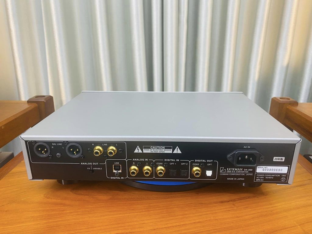 Bộ giải mã tín hiệu âm thanh hay DAC Luxman DA 250 - Thanh Hà Audio