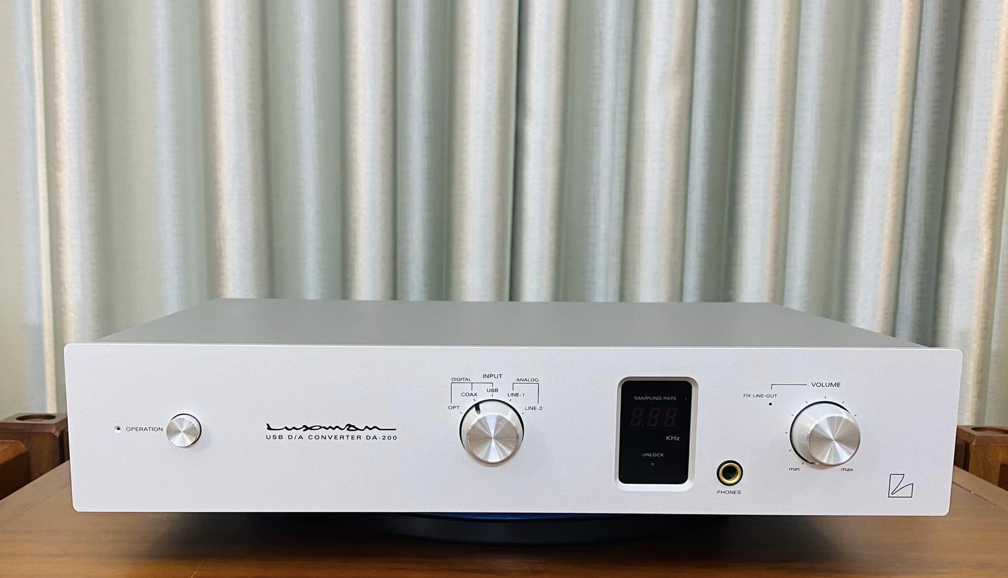 Luxman DA-200 DAC giải mã chuyên nghiệp - Thanh Hà Audio